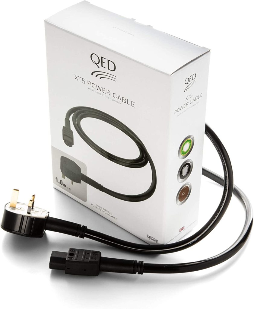 Kết nối nguồn điện sạch bằng dây nguồn Qed XT5